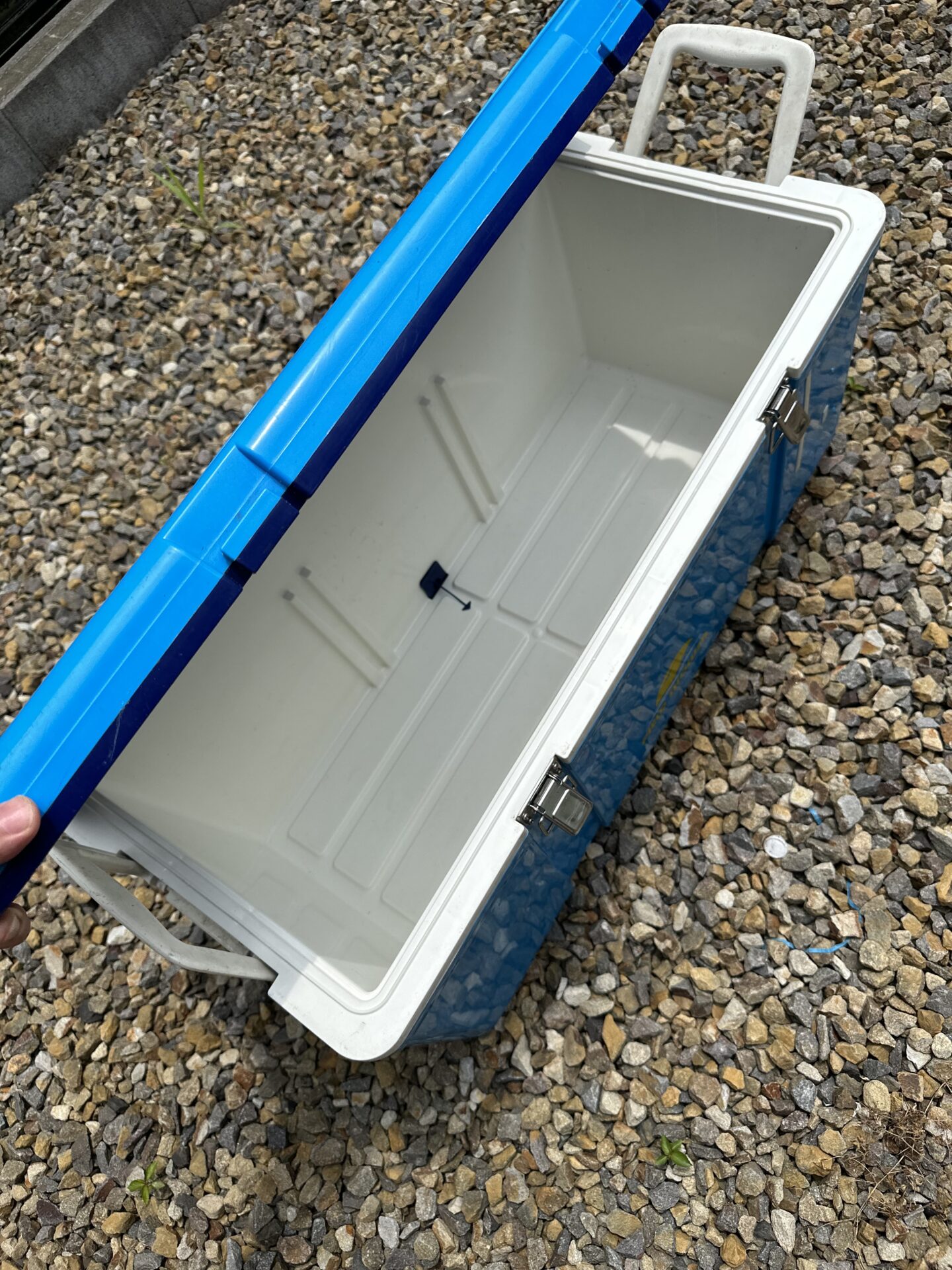 【必見】古くてダサいクーラーボックスを塗装リメイク！手順と費用をご紹介 | TSURI TECH